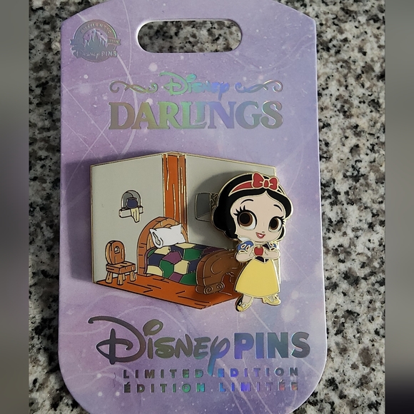 Disney | Accents | Nwt Disney Darlings Snow White Pin Limited Edition ...